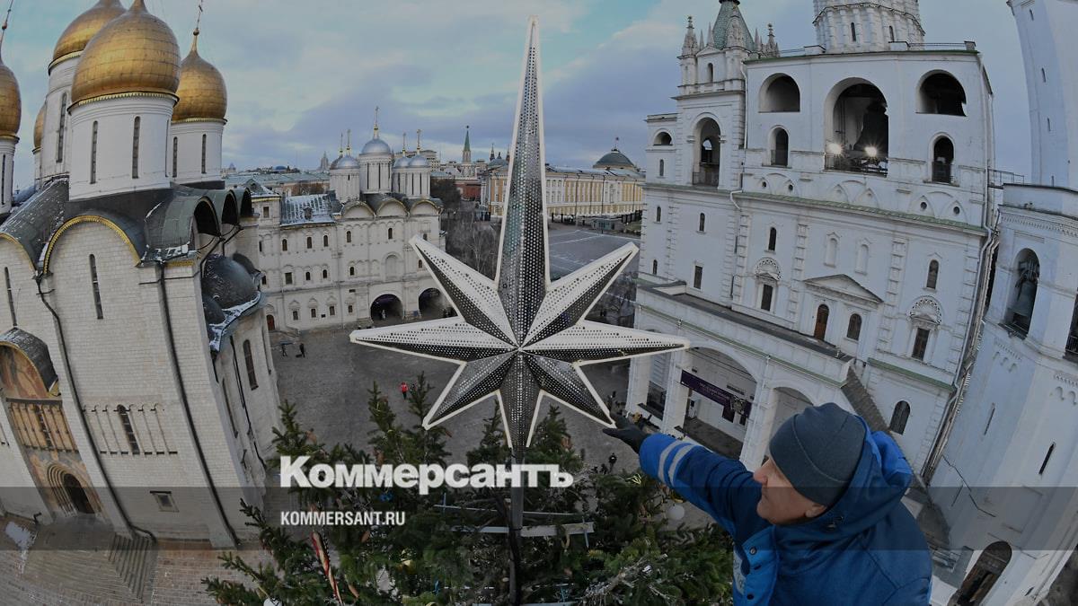 В Москве установили главную елку страны: характеристики и фото